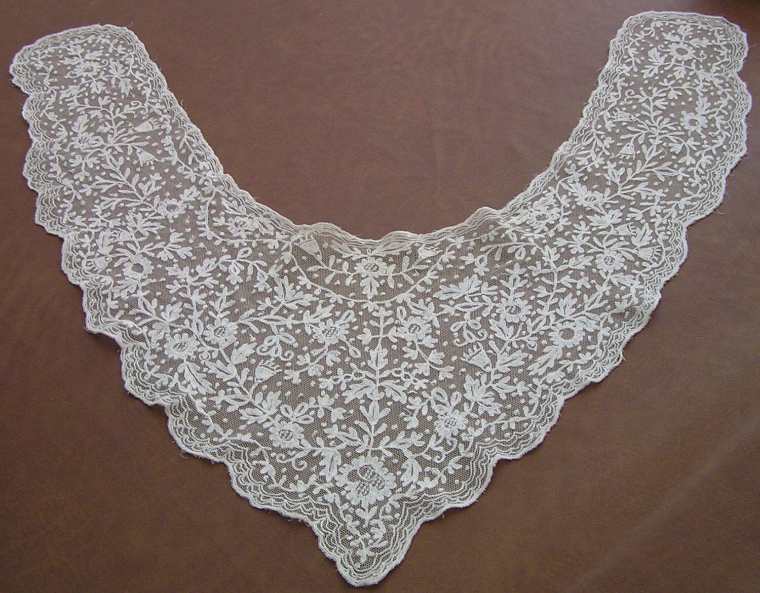 Beautiful Victorian Antique soft lace fichu – floral spays and ...
