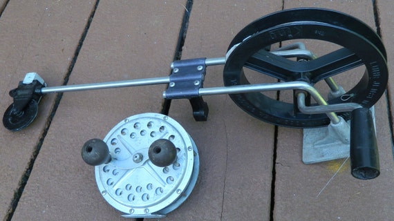 Items similar to Luhr Jensen The KING Downrigger with Pflueger PAKRON ...