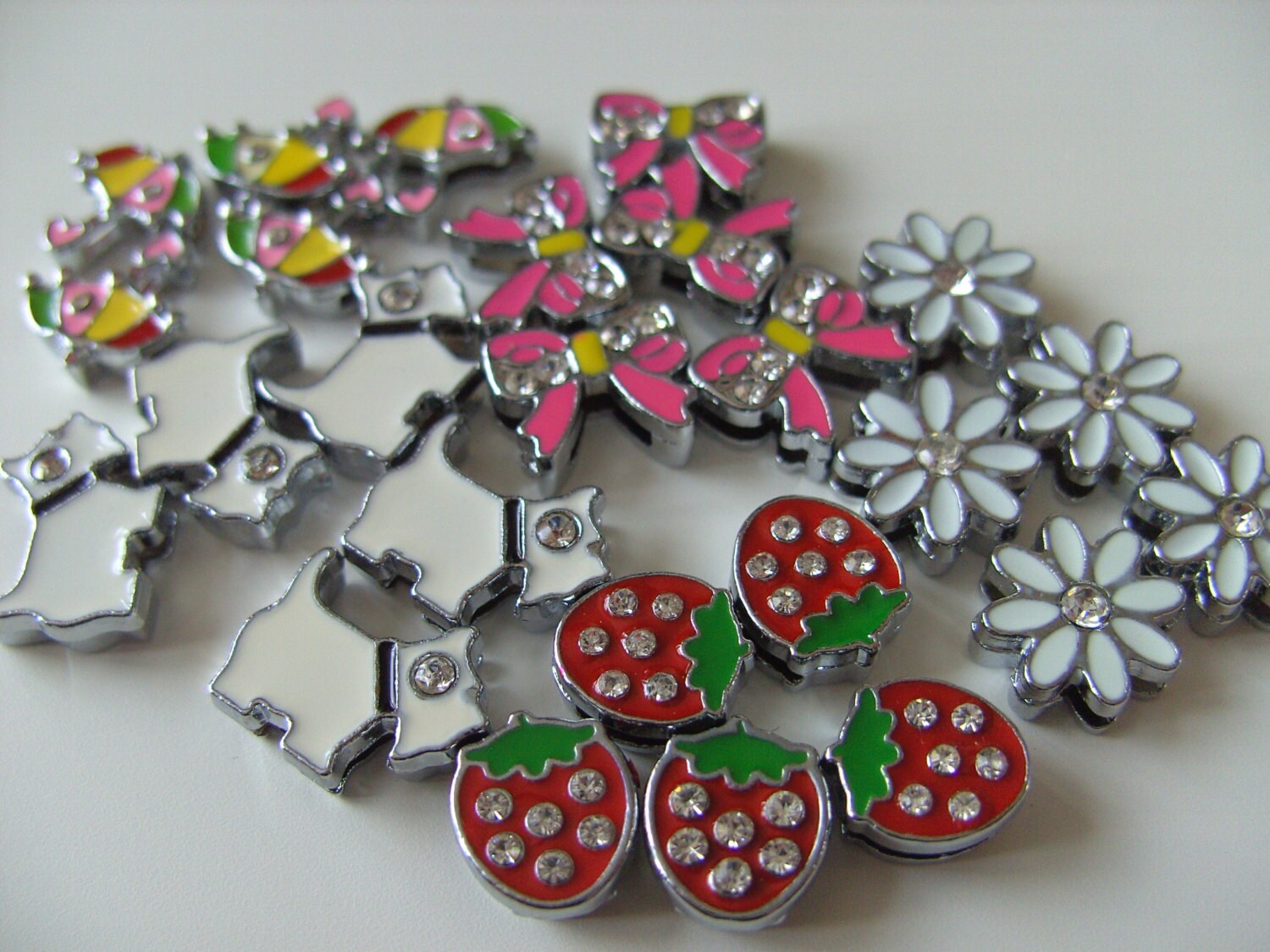 SALE 5 beads shoe lace charms Umbrella strawberry pink