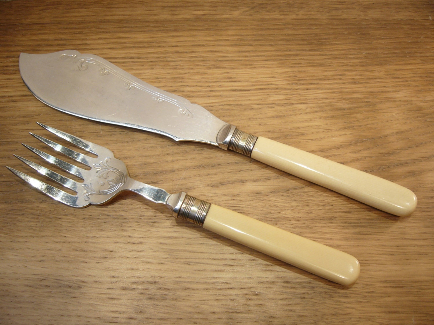 Vintage early twentieth century set of silver plated fish servers with faux bone handles – Haute ...