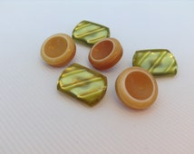 Popular items for vintage buttons on Etsy
