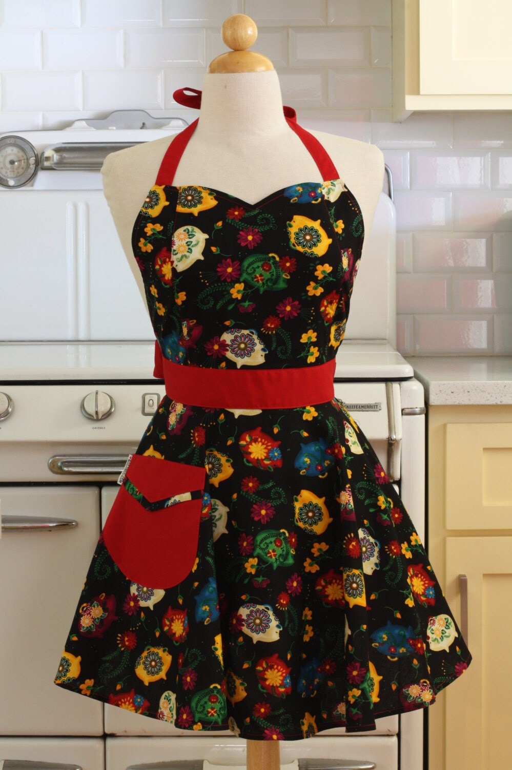 Retro Apron Spanish Style Piggy Banks on Black BELLA