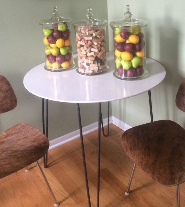 A modern hairpin 36″ round breakfest table. Minimalistic Design – Haute ...