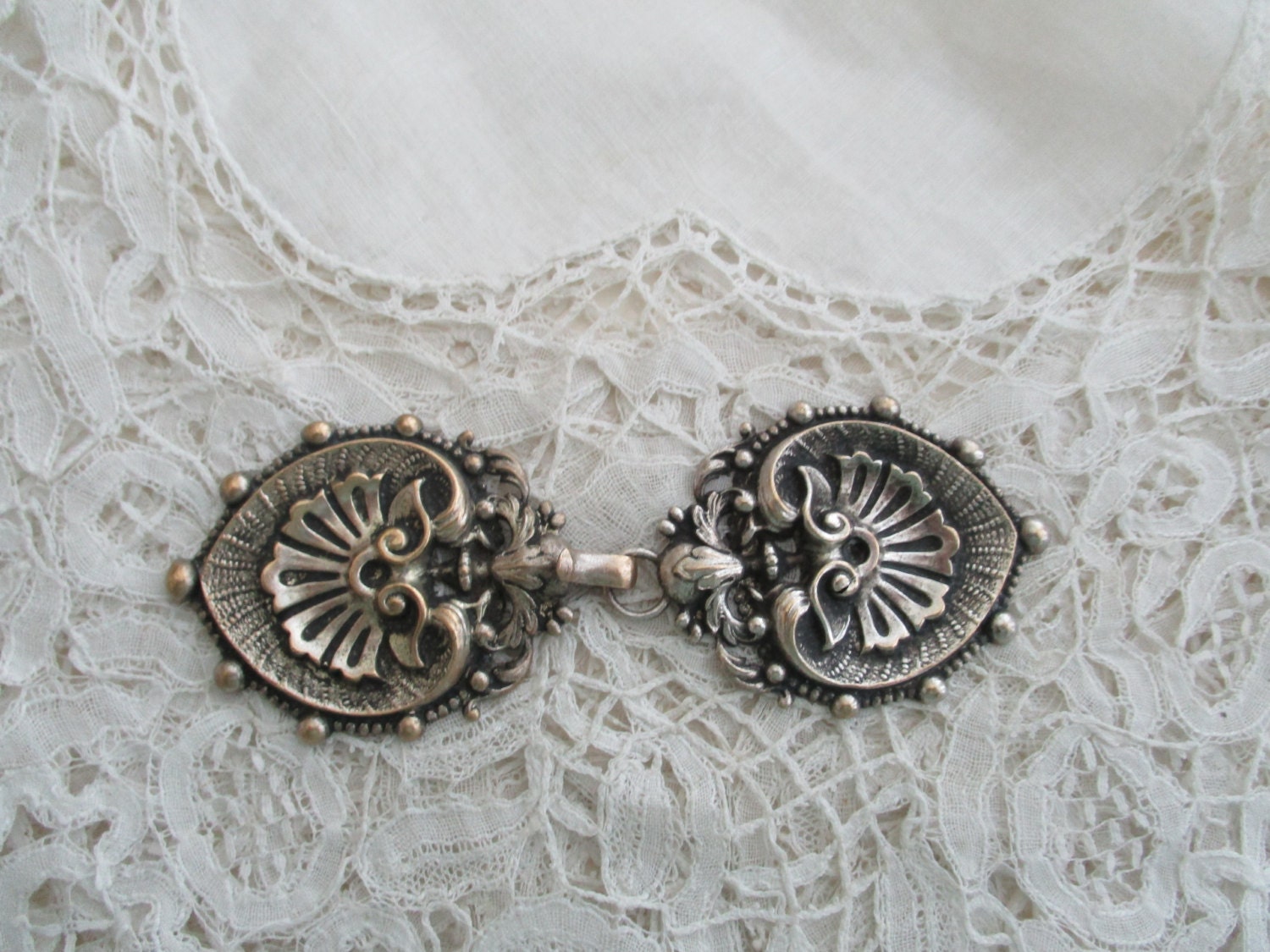 Antique decorative buckle 1900 – Haute Juice