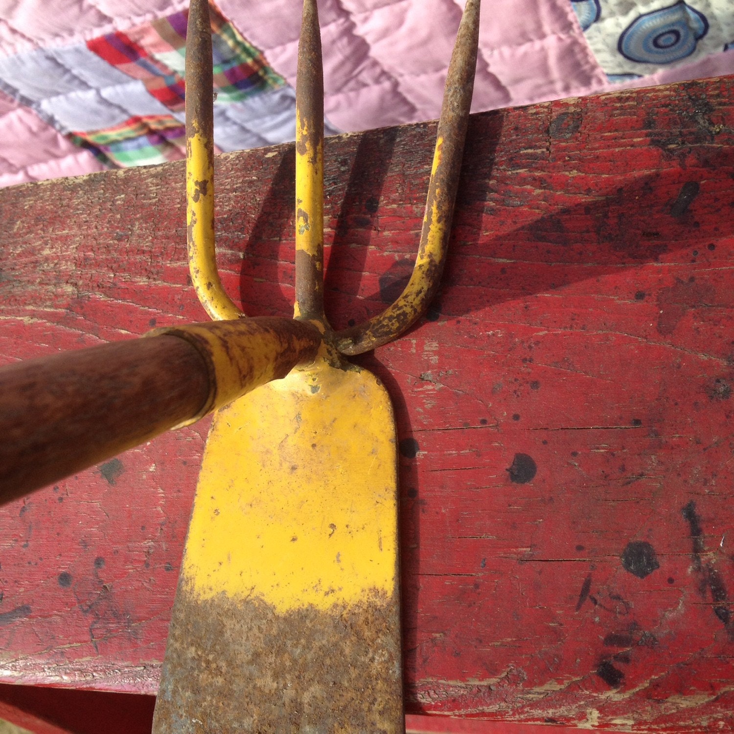 Old Yellow &wooden rake and hoe Metal garden Tool – Haute Juice
