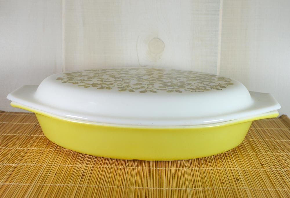 Green Pyrex Verde Divided Casserole Serving Dish – Haute Juice