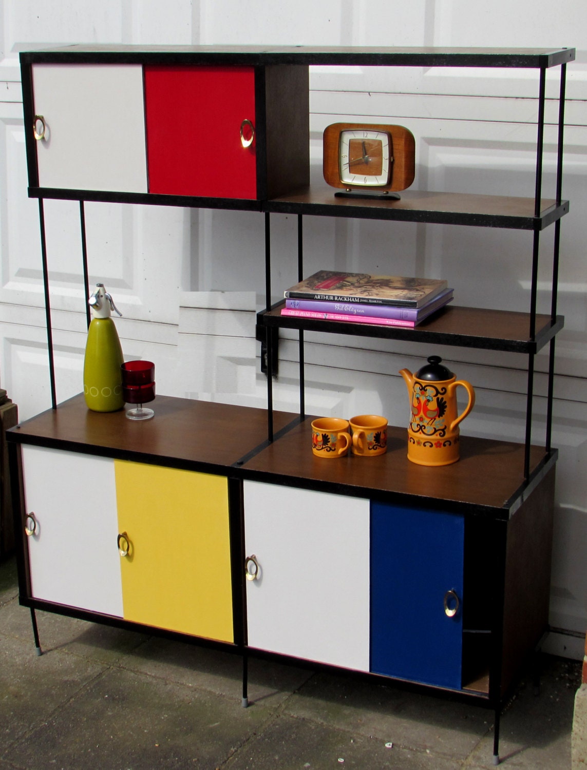 Eye-catching retro painted ladderax/ interflex unit – Haute Juice