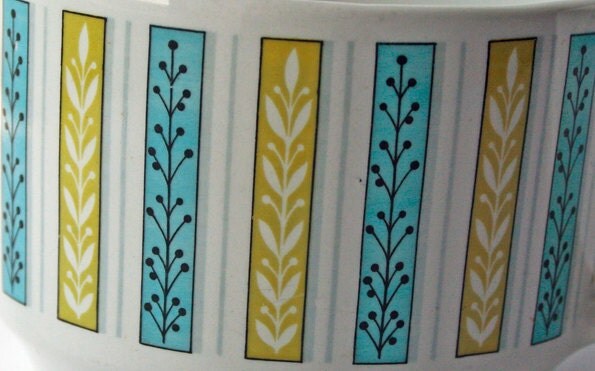 Midwinter Sauce Boat Everglade pattern. 1970s tea set.