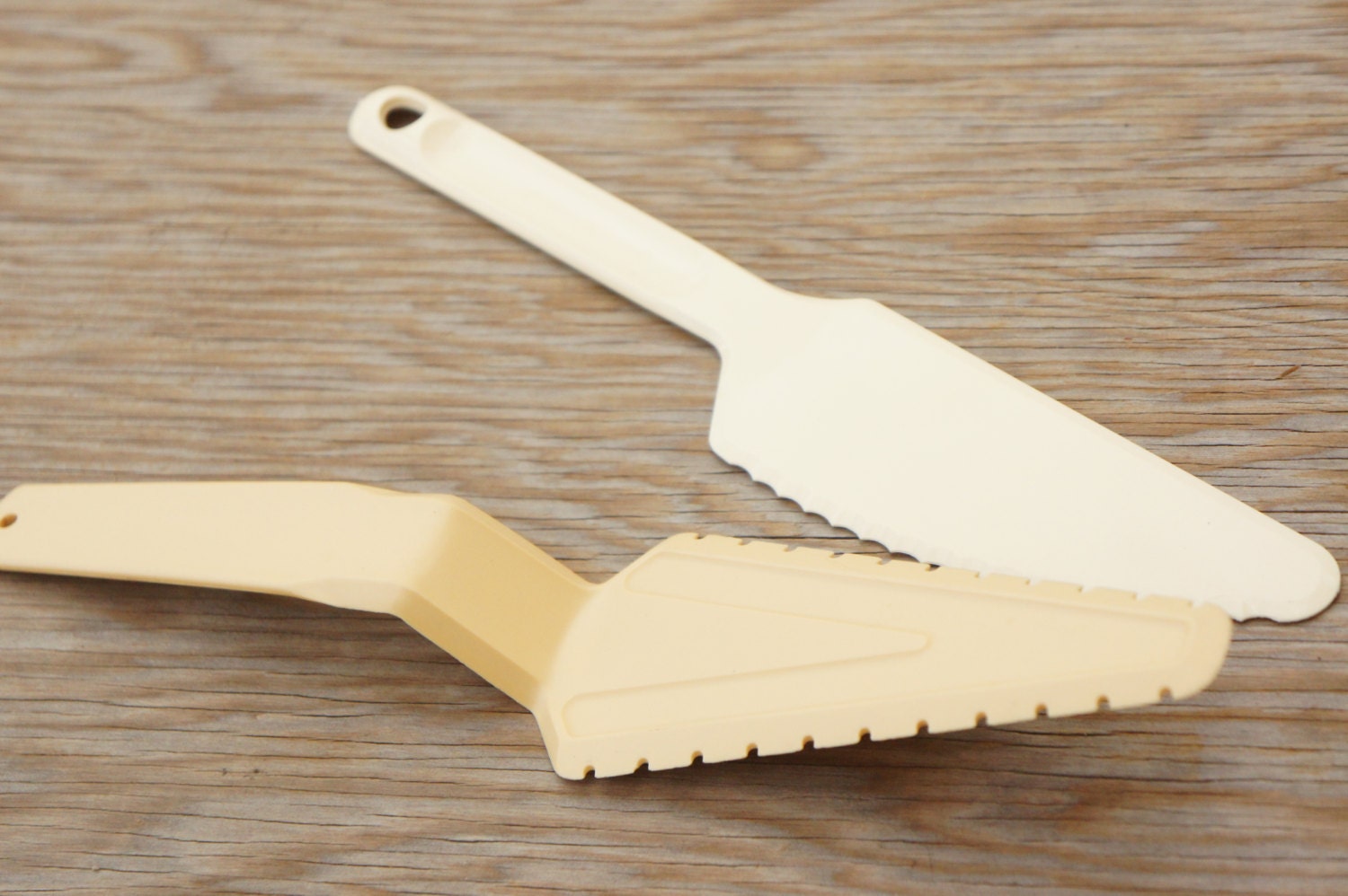 Vintage 80s-90s Tupperware Cake Knives Spatulas – Haute Juice