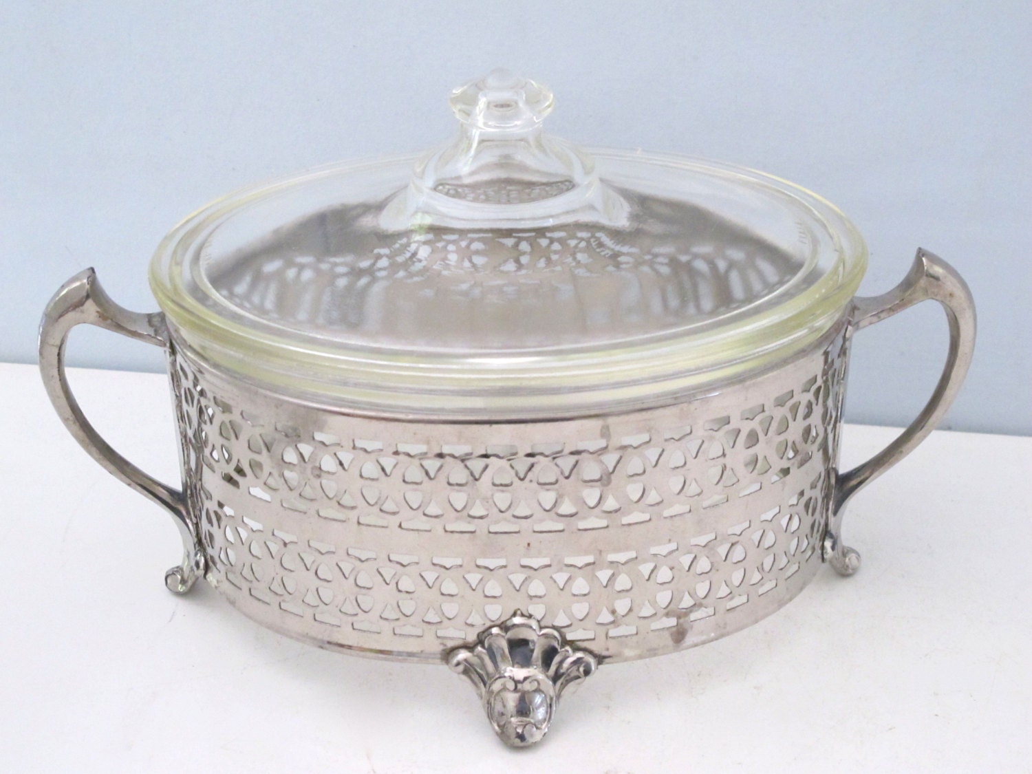 Vintage Pyrex Glass Oval Serving Dish with Lid in J Mara