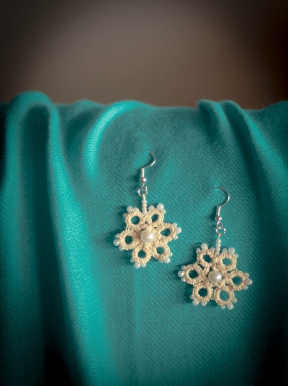 Items similar to Lady pearl - elegant tatted earrings, beads, frivolite ...
