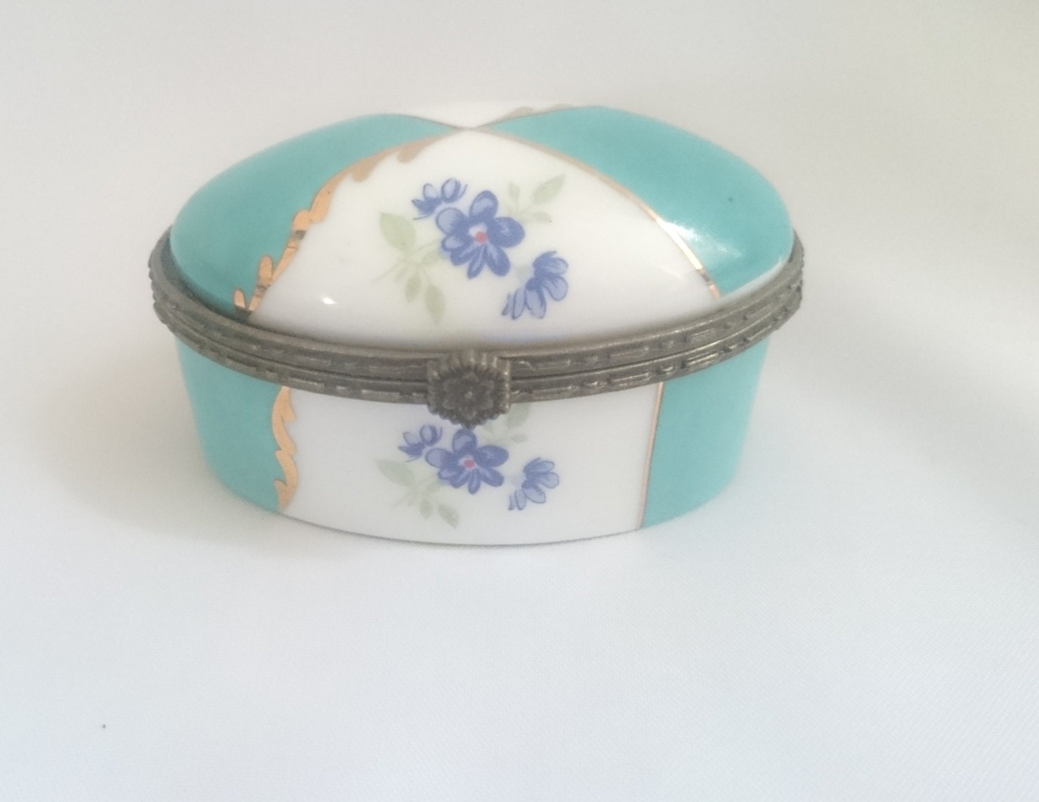 Beautiful ornate art deco vintage pill box, made in England – Haute Juice
