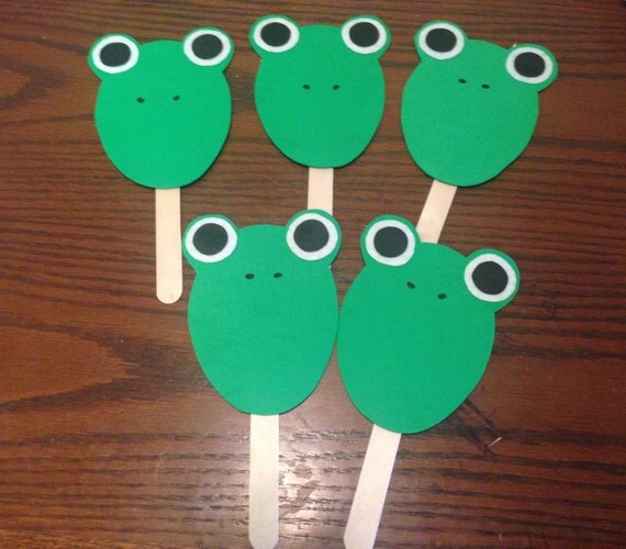 5 Green Speckled Frogs Stick Puppets by sweetsue93 on Etsy