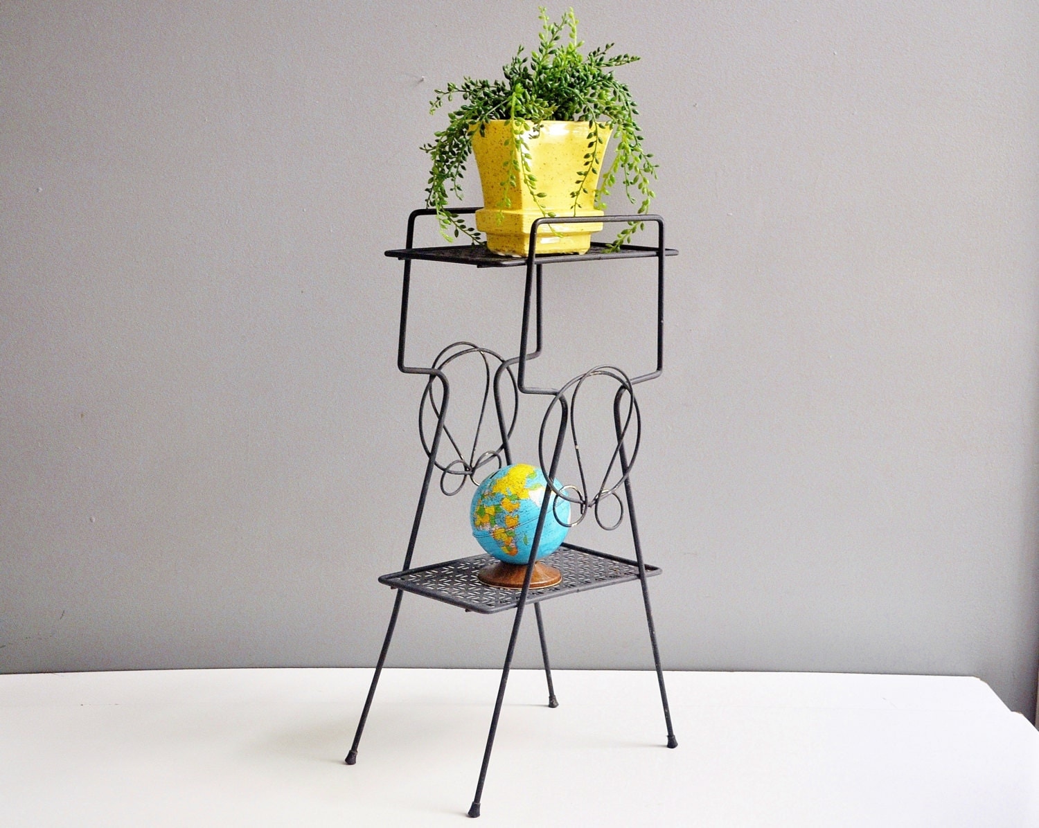 Atomic Metal Plant Stand or Side Table – Haute Juice
