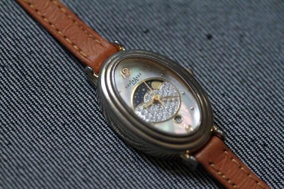 Vintage LA Express Moonphase quartz ladies womens watch Pearl