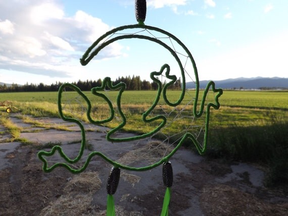 Dream Catcher is a green lizard shipping included with in USA