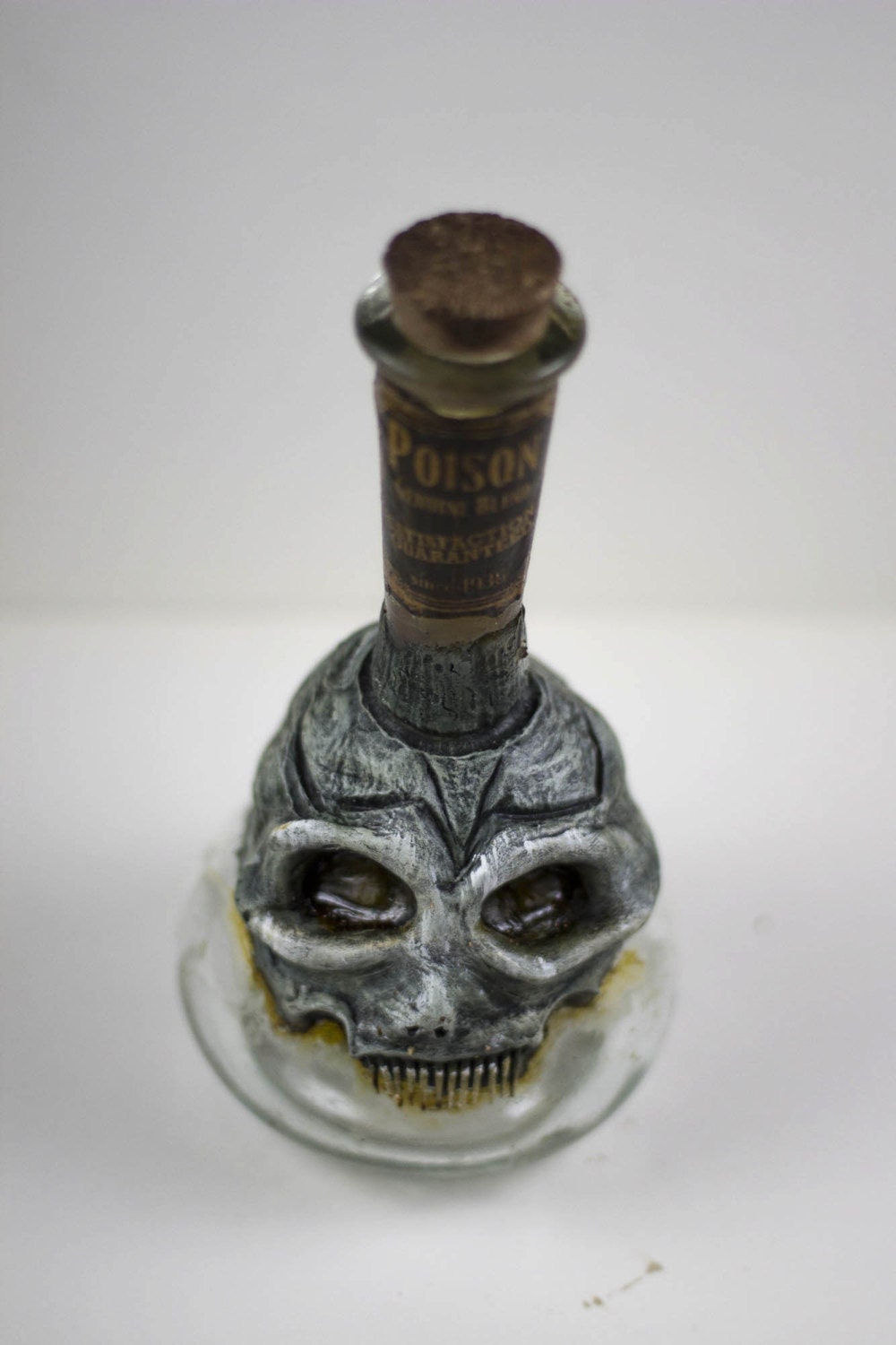 Skull Pirate Poison Bottle Apothecary jar di OrionOddities su Etsy