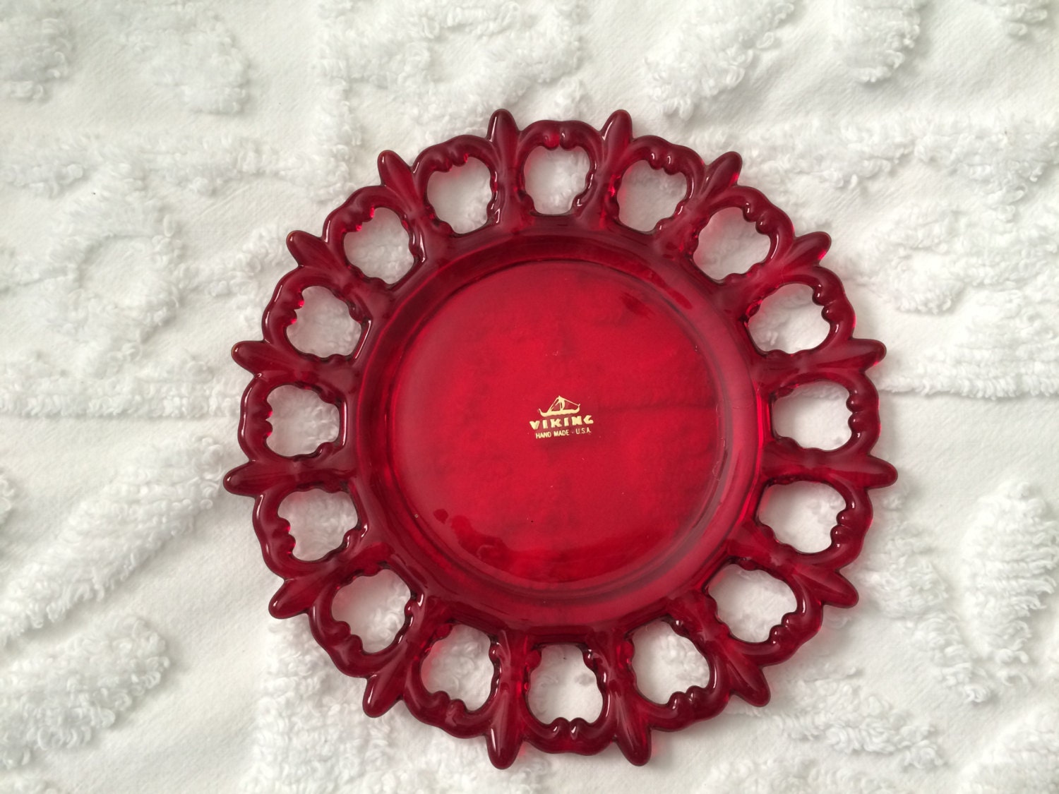 Red glass viking plate – Haute Juice