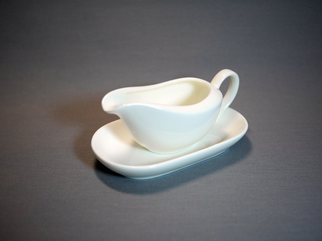 Soy Sauce Jar – White Ceramics with base disc – Haute Juice