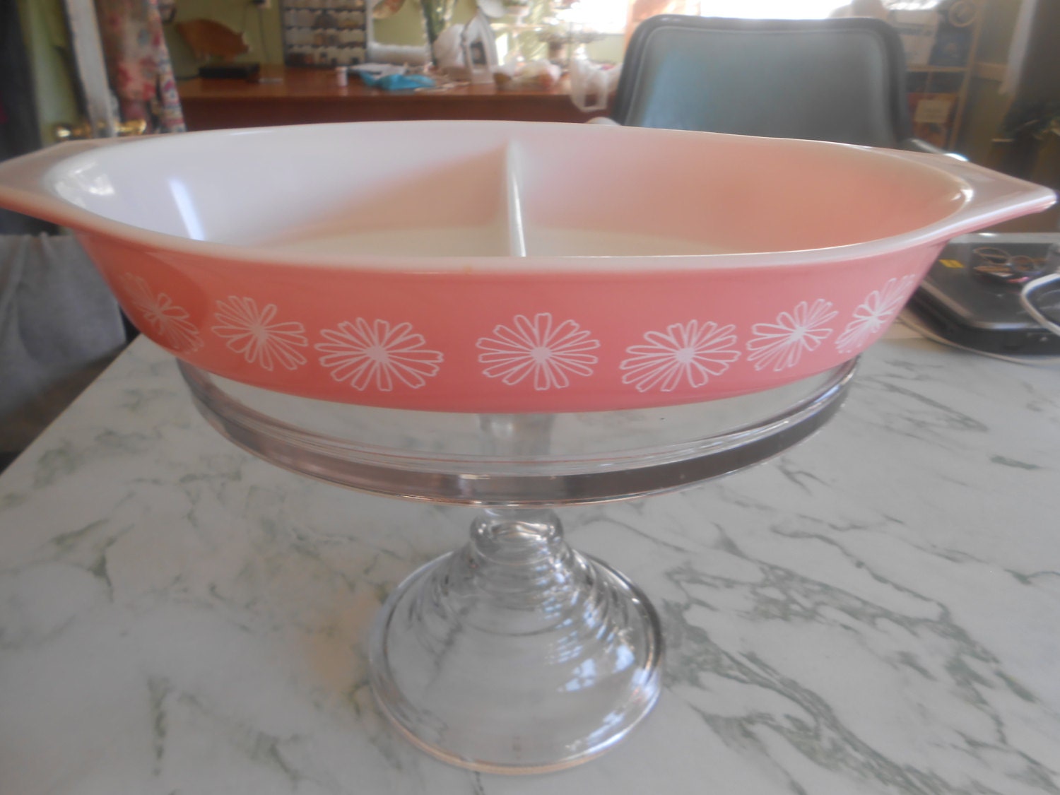 Pyrex “Pink Daisy” divided vegetable serving dish, excellent condition ...