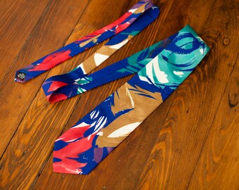 Floral Spring Tie Manhattan by GreatWhiteVintage on Etsy