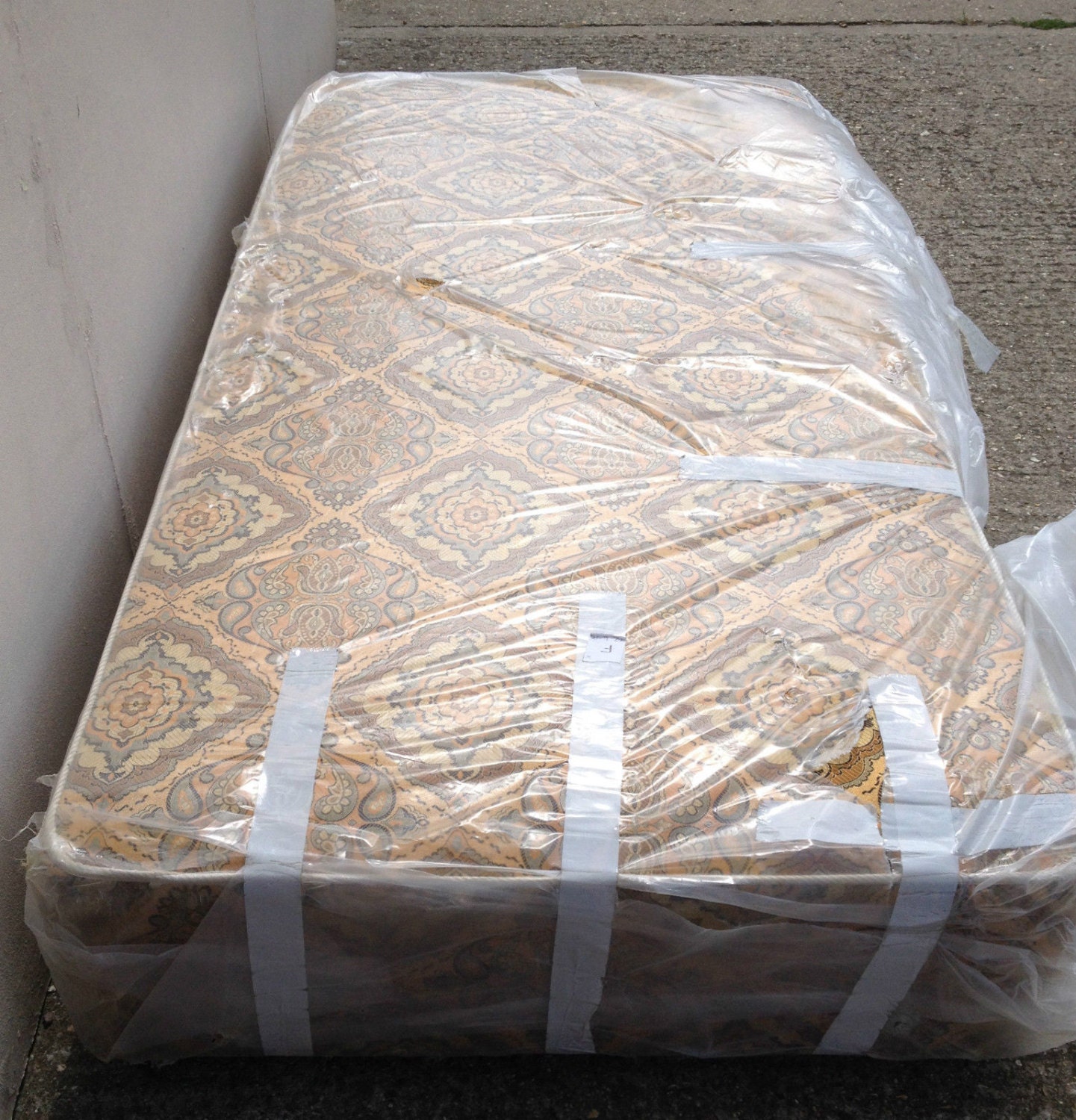 BRAND NEW! Vintage Style Divan Single Bed Base in Original Packaging ...