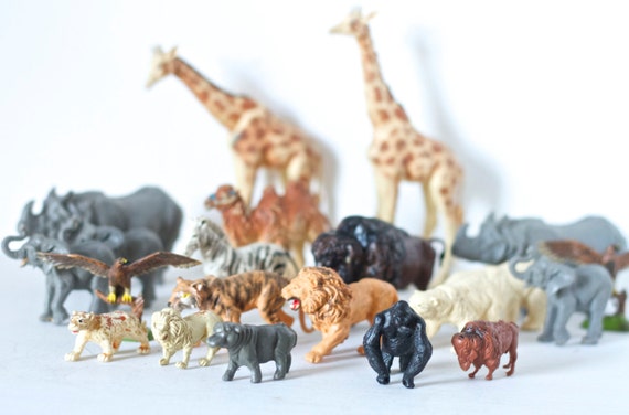 Zoo Animals 20 Vintage Plastic Toys Mde in England Lion