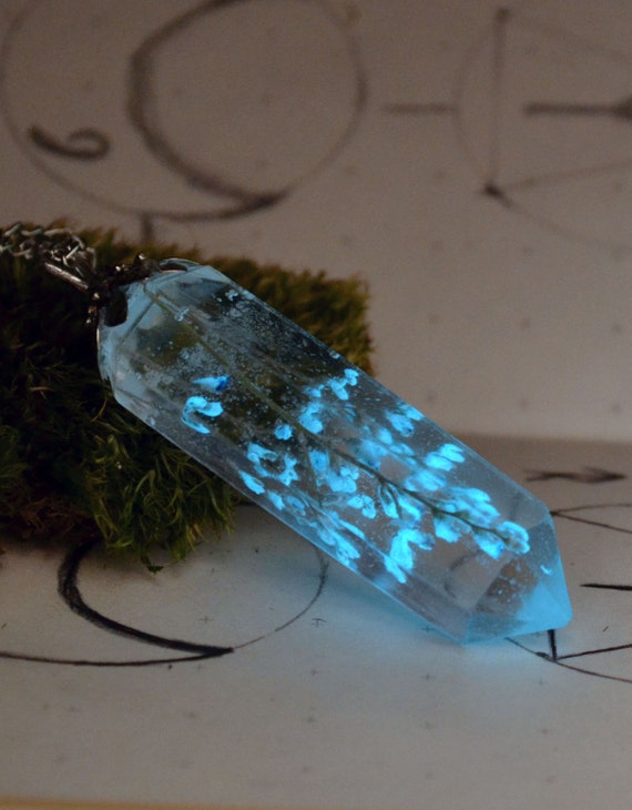 Glow in the dark necklace / Glowing Necklace / Crystal Point