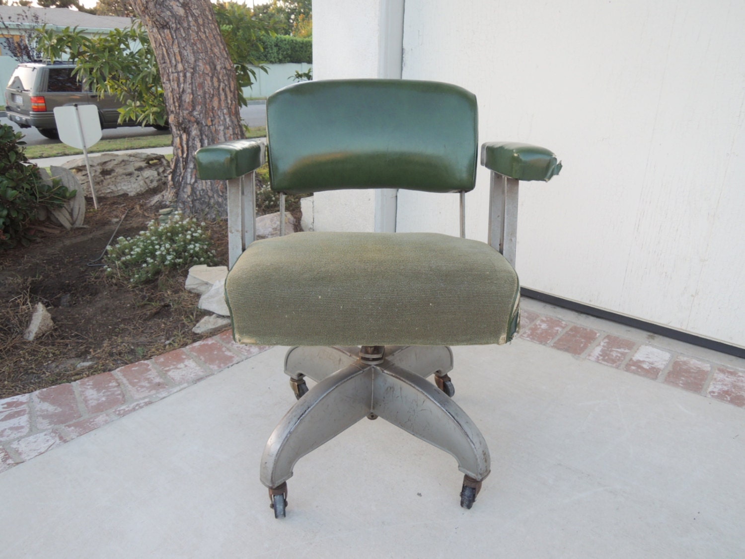 MID CENTURY MODERN Tanker Style Adjustable Rolling Desk Chair (Los ...