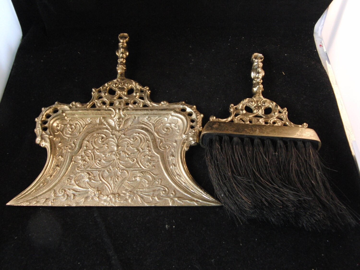 Victorian style dust pan and brush – Haute Juice