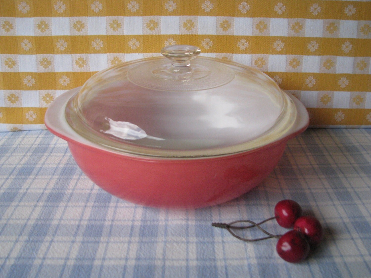 Pyrex Pink Flamingo Round Casserole with Lid 2 Quart 024
