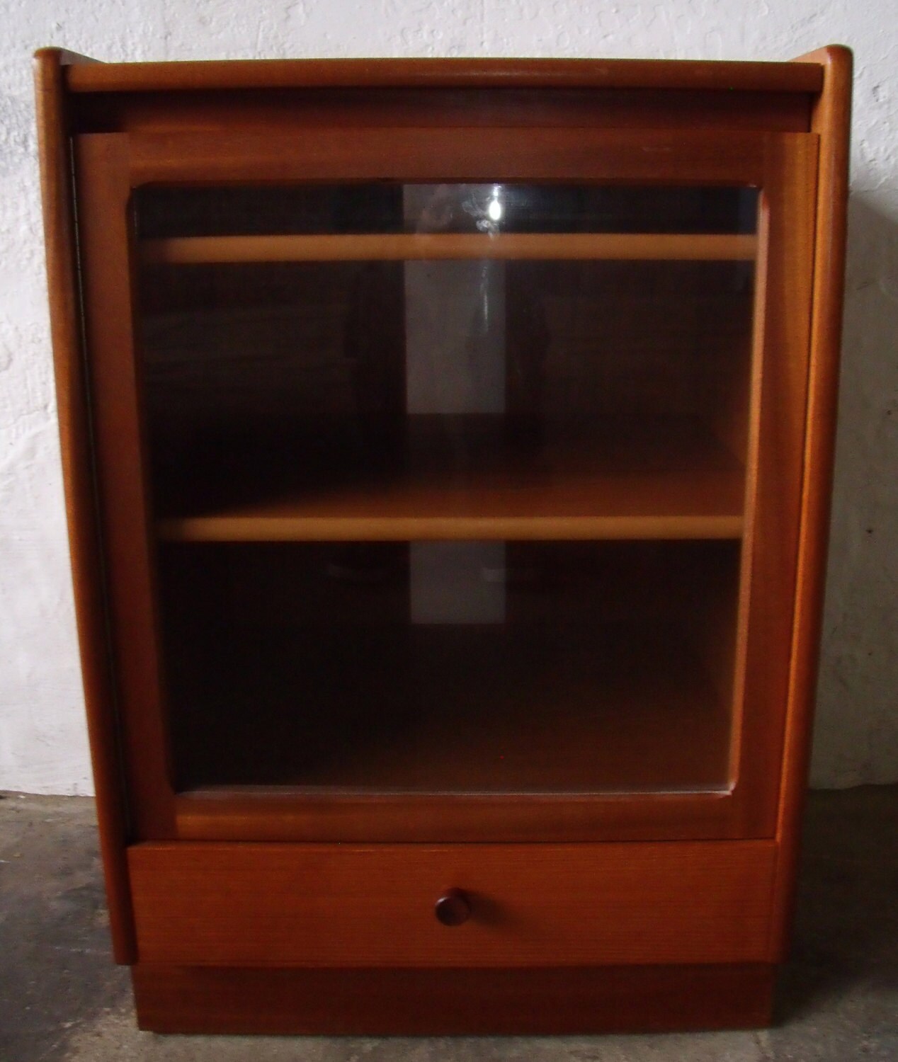 PARKER KNOLL Teak Entertainment Unit with Glass Front Display Cabinet ...