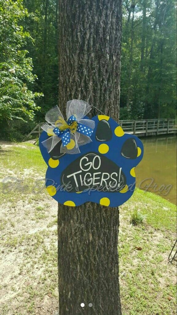 Paw print door hanger by ThePinkSpeckledFrog on Etsy