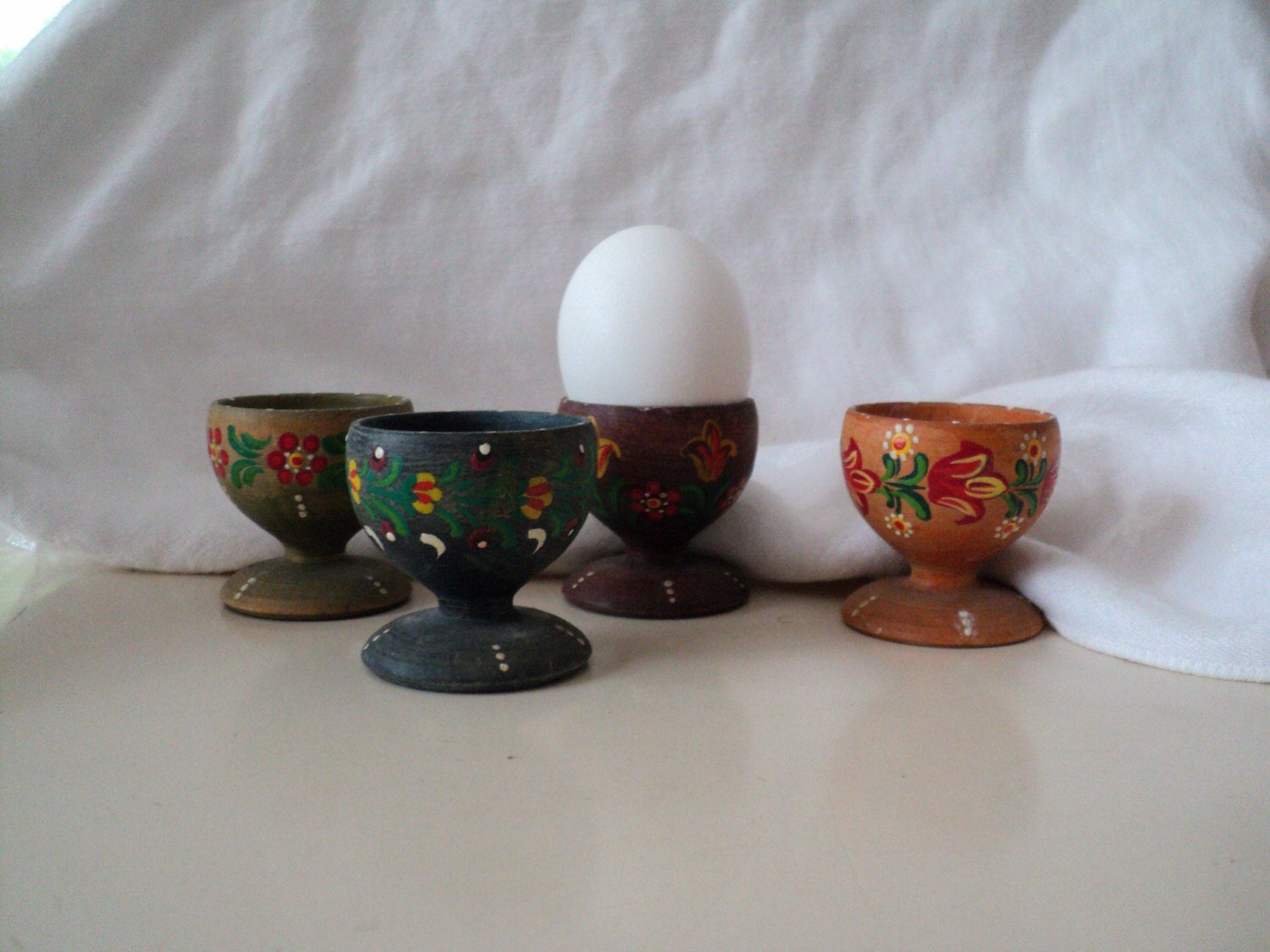 4 Vintage Wood Egg Cups. Hand Painted with Floral Motifs. – Haute Juice