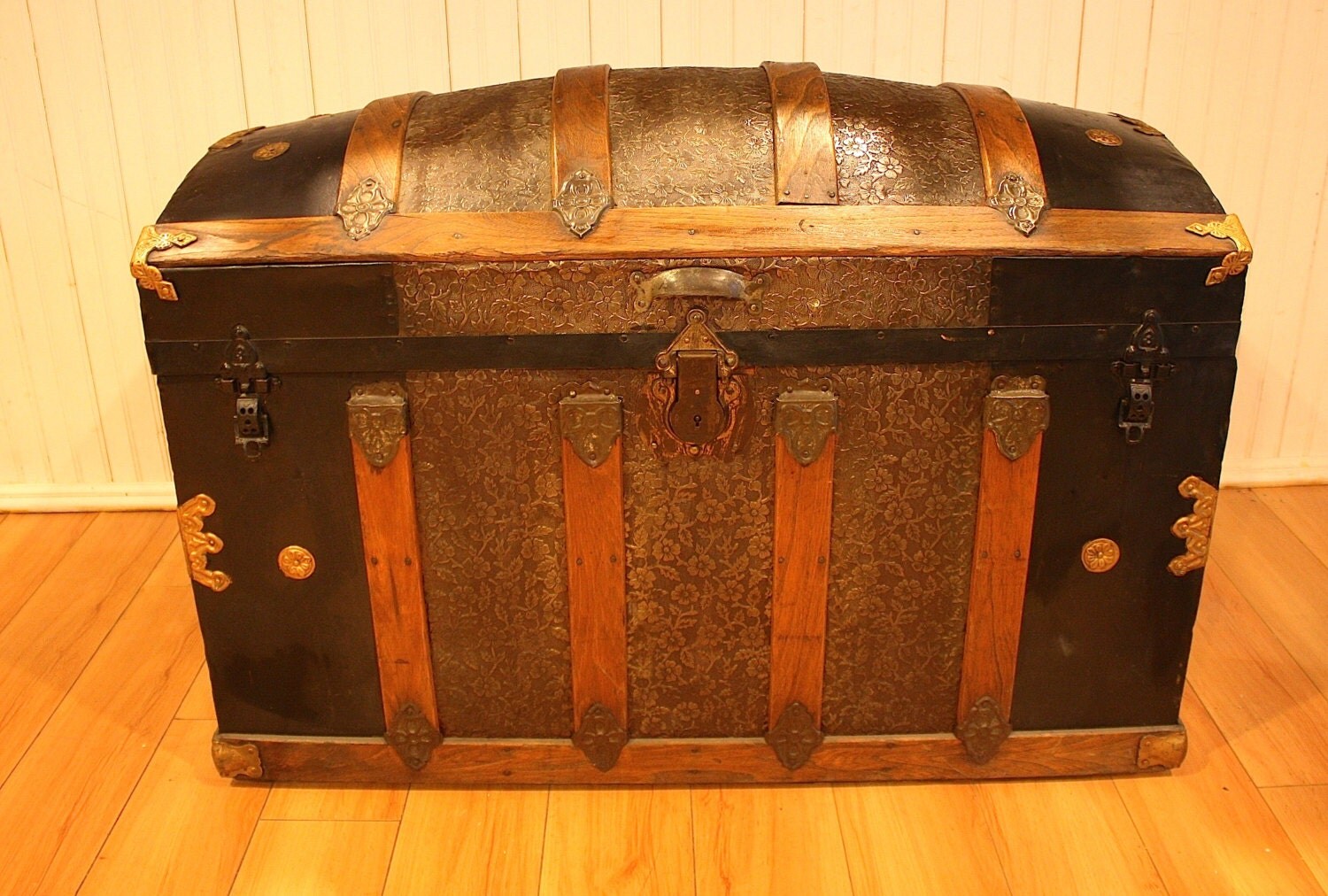 Antique Dome Trunk with Floral Tin Design, Late 1800s – Haute Juice
