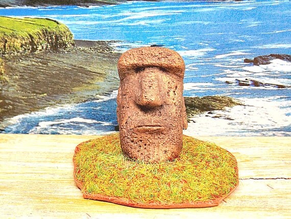 Moai head statue miniature Rapa Nui monolith dollhouse