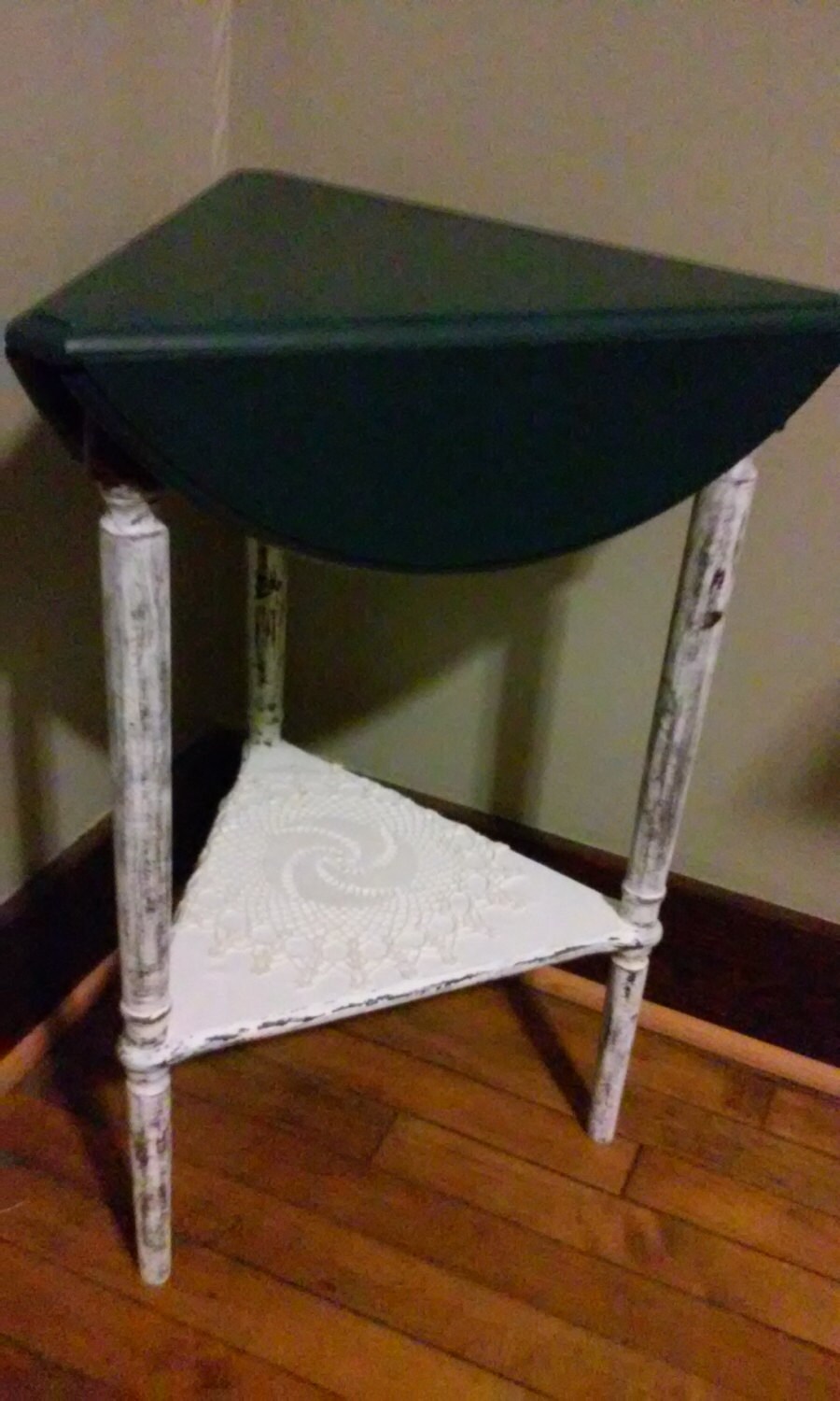 Upcycled vintage farmhouse corner table – Haute Juice