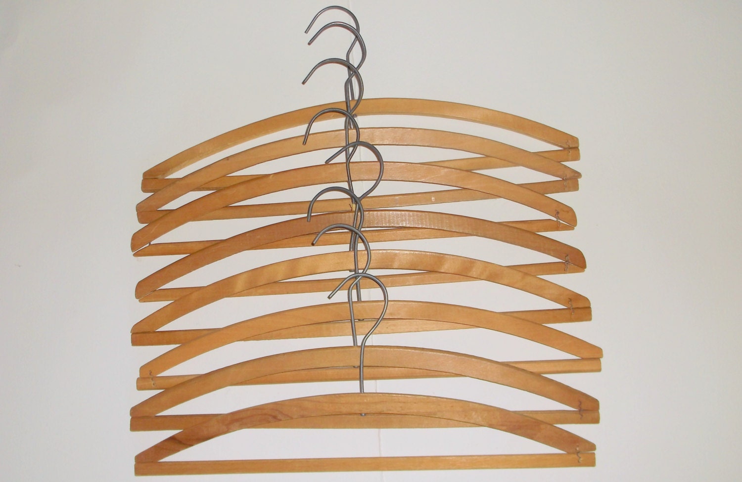 8 Vintage Plain & Simple Wooden Clothes Hangers with Bars – Haute Juice