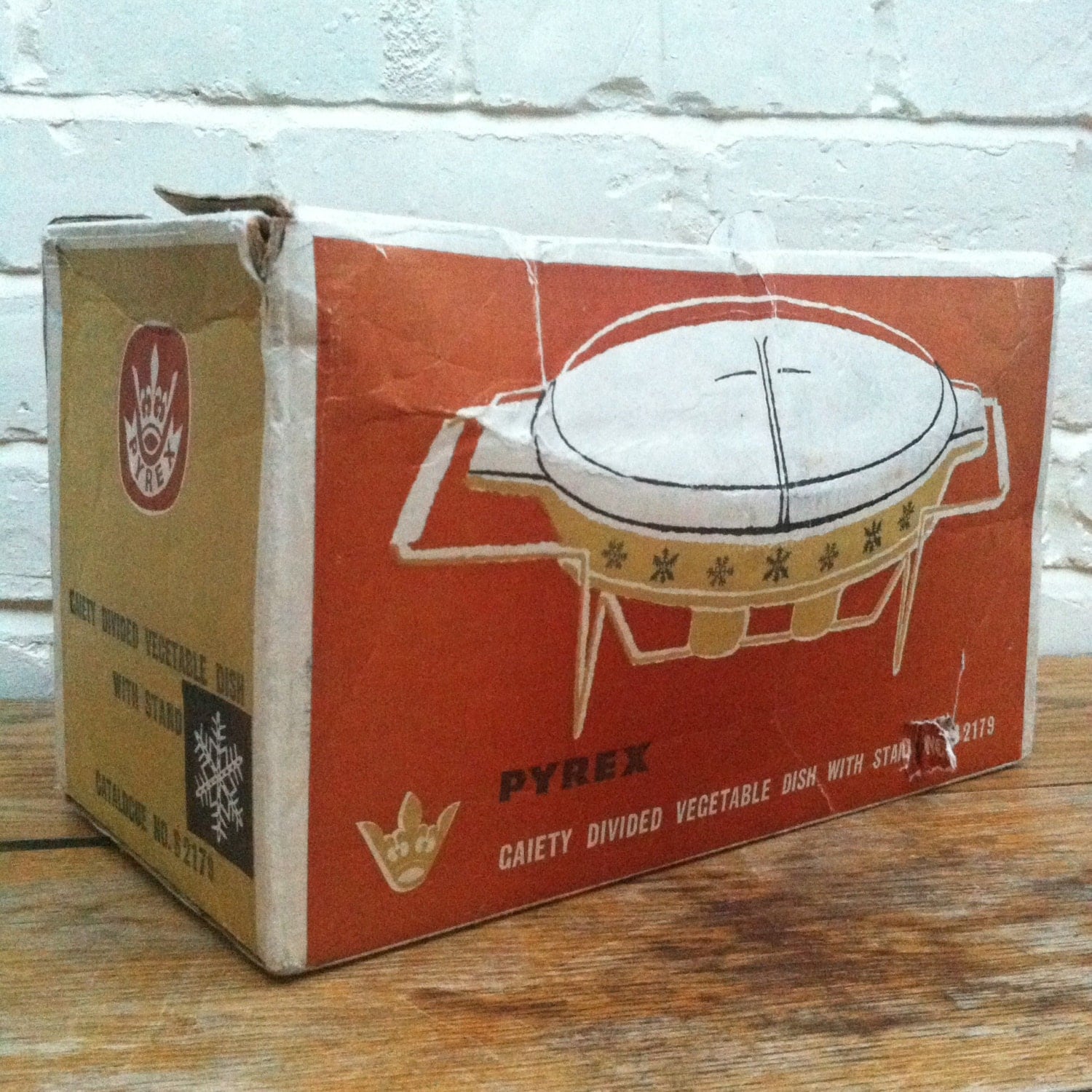 Vintage Pyrex Gaiety Snowflake Lidded Divided Serving Dish with Warmer ...