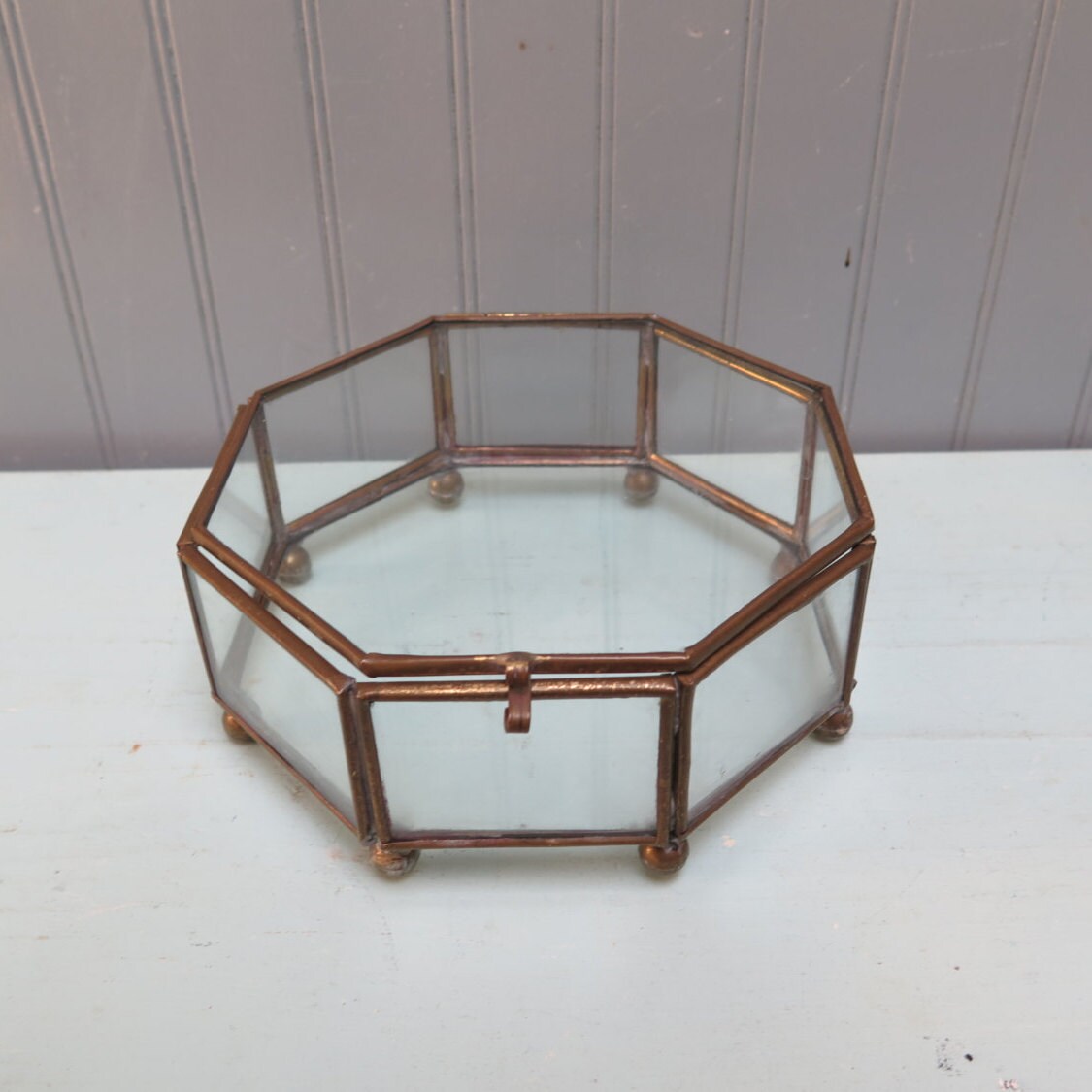 Vitnage Glass and Brass 8 Sided Curiosity Presentation Specimen Display ...