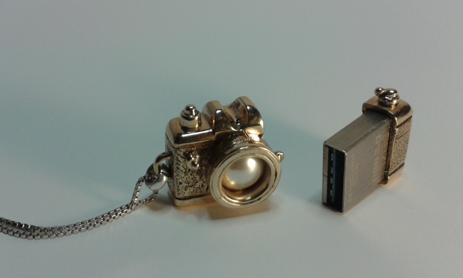 Pendant camera usb 32 gb bronze silver pearl by ZBLACKCHICKEN