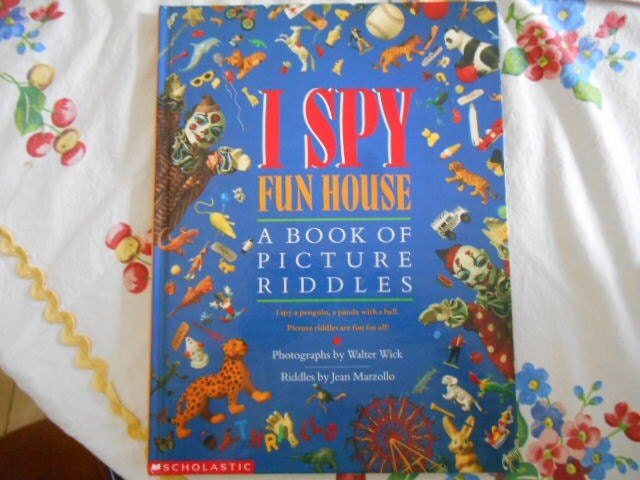 1993 I Spy Fun House A Book of Picture Riddles