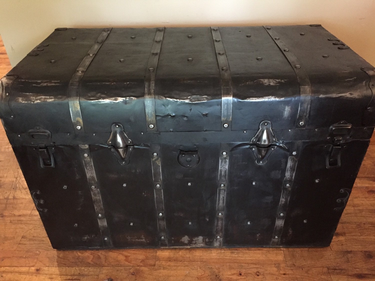 Tin Trunk – Haute Juice