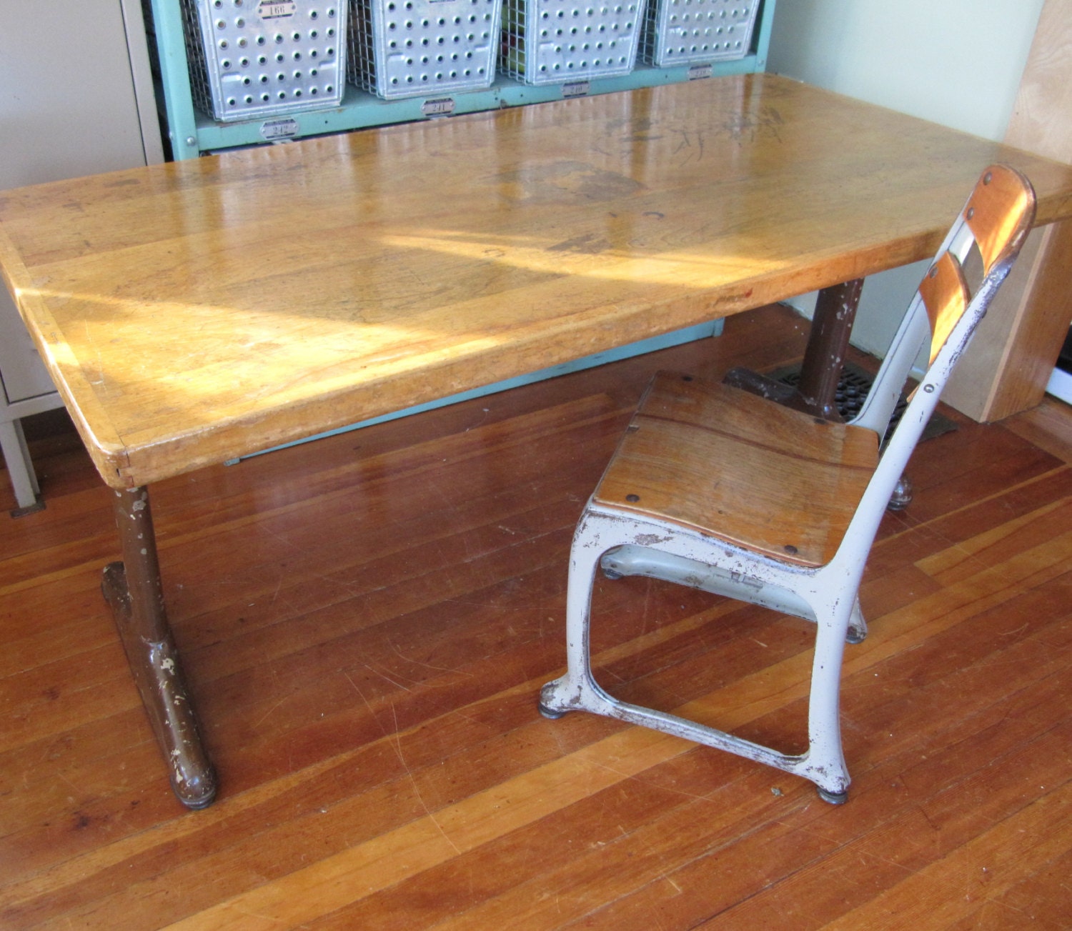 School Desk, Maple wood table, American Seating, Mid Century – Haute Juice