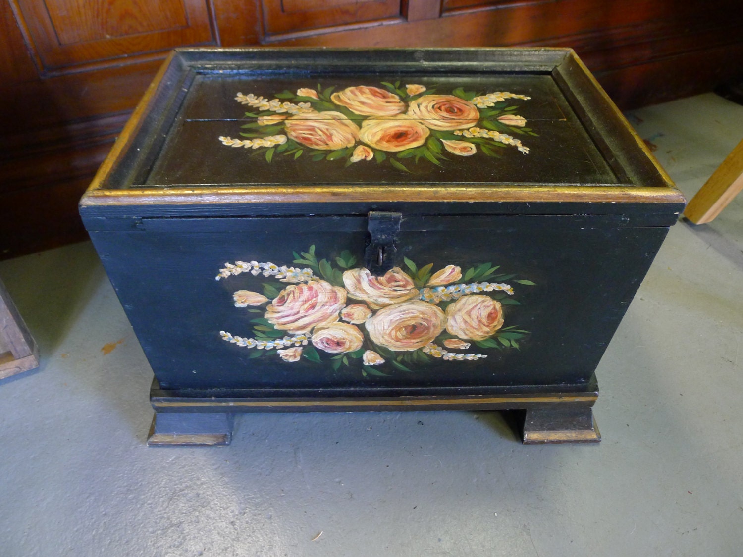 Painted wood storage box with floral design – Haute Juice