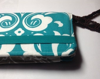 Items similar to Spring Flower Wristlet Wallet on Etsy