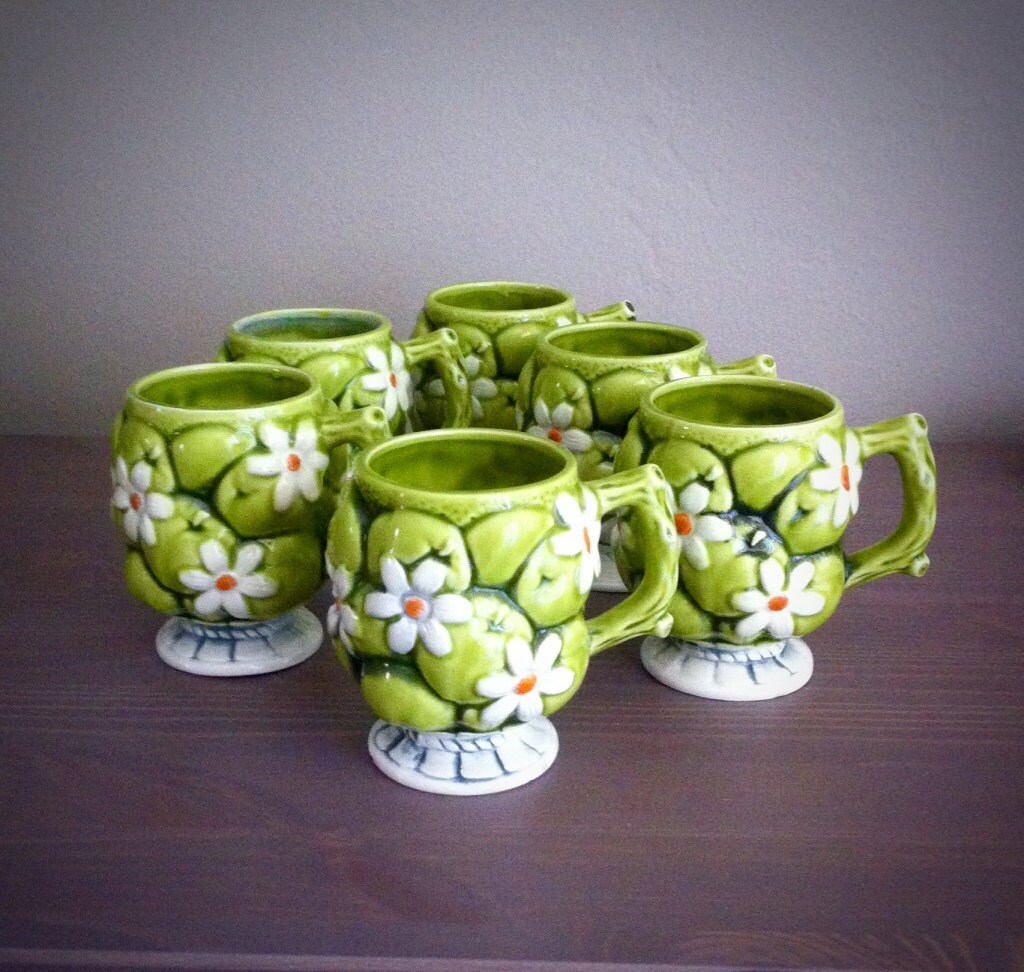 Complete 6 Piece set of 1967 Vibrant Green Apple and Daisy Inarco Mugs ...