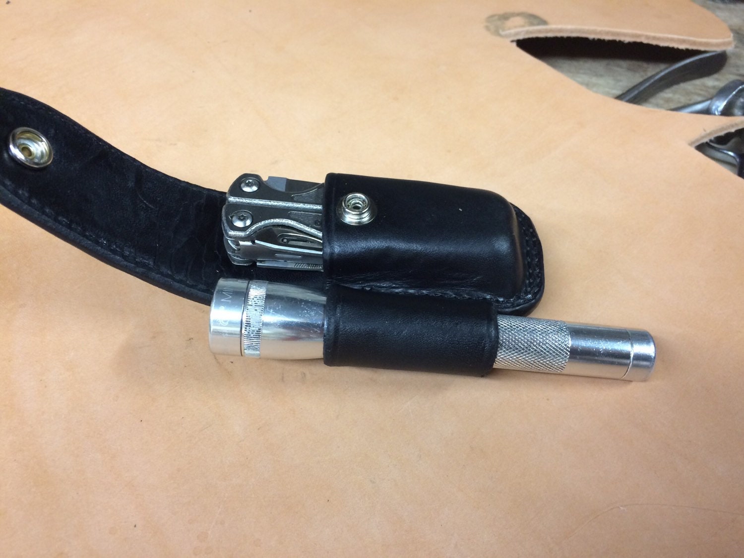 Nay's Custom Leather multi-tool case with a light loop