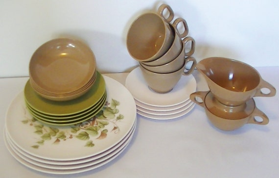 Vintage Melmac Dinnerware Set for 4 Green Ivy and
