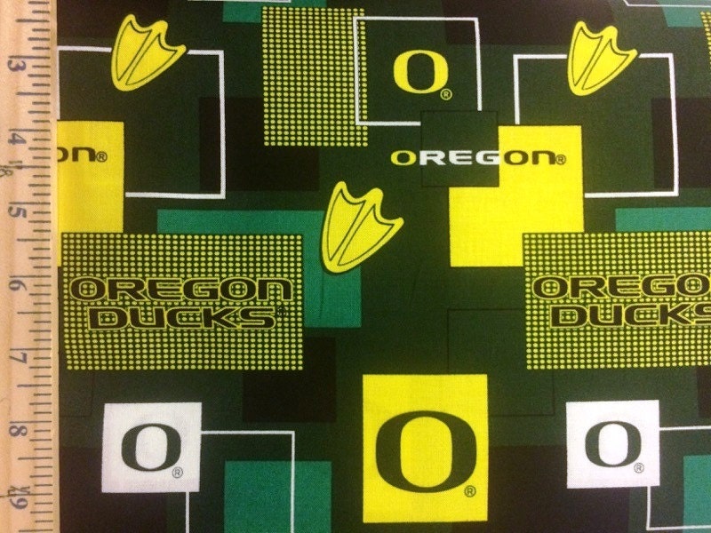 NCAA University of Oregon Ducks Green & Yellow College Logo